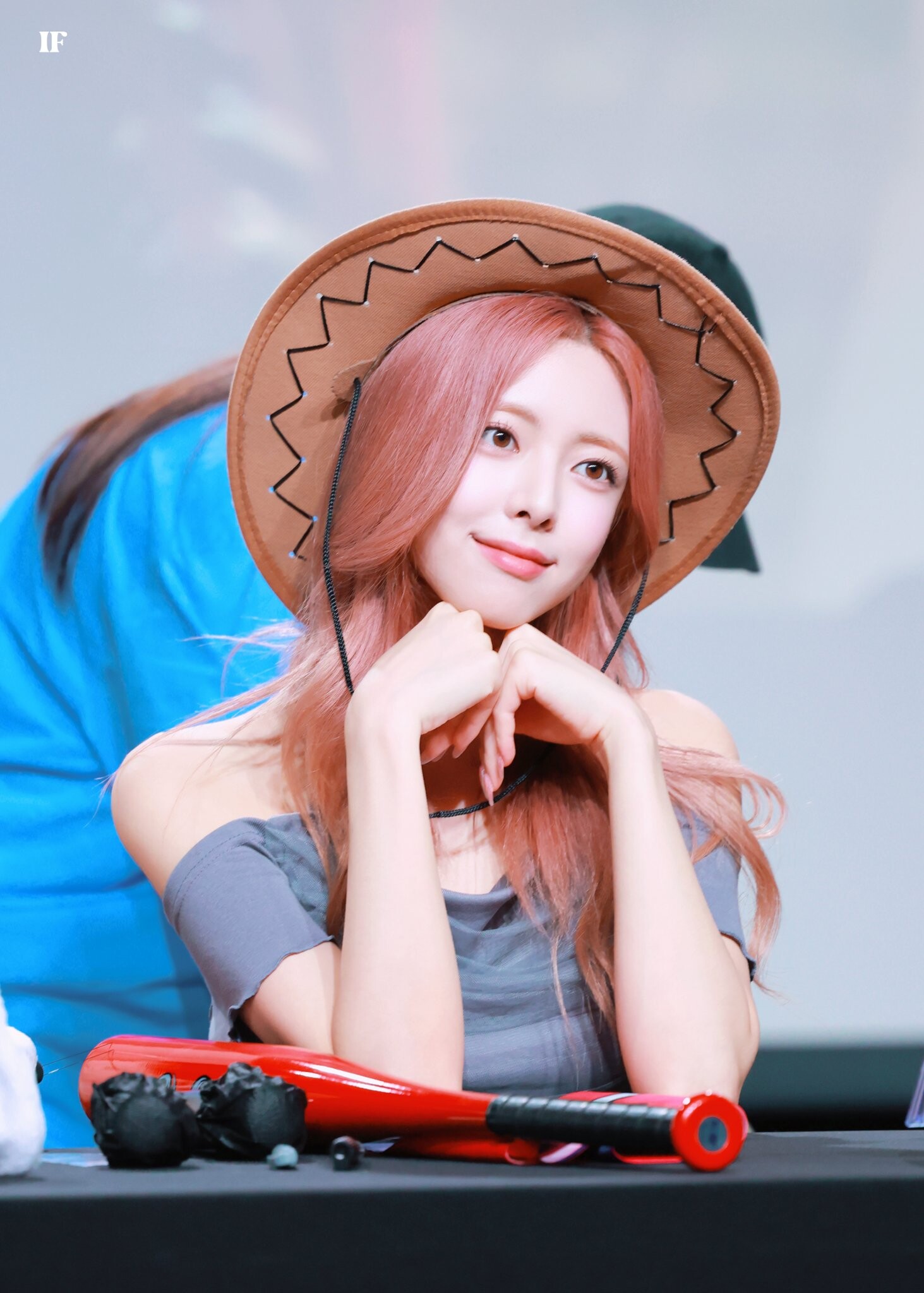 [ITZY] 모자를 쓴 유나.jpg : MLBPARK