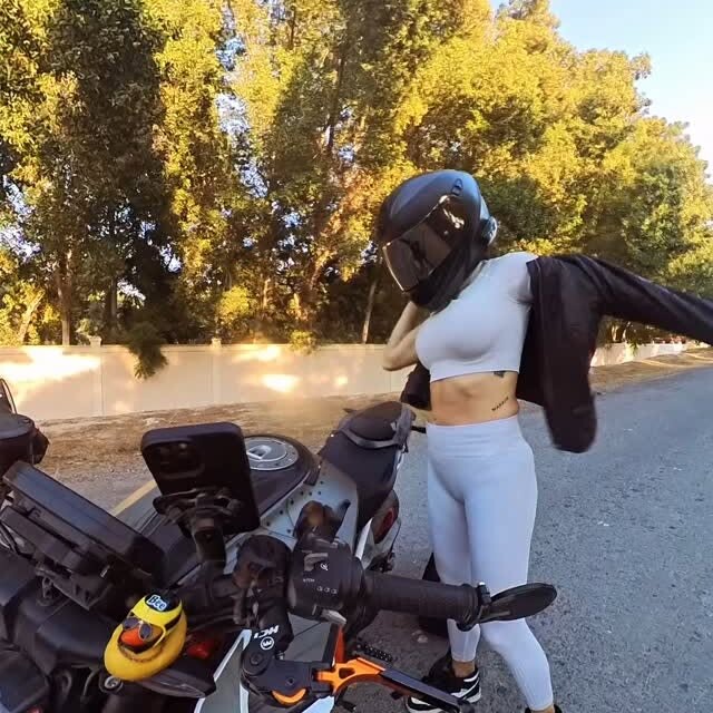GG.bikergirls364. - Gifyu