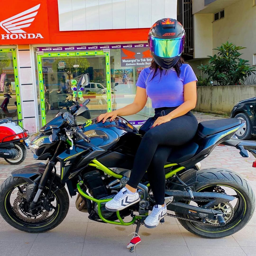 GG.bikergirls370 - Gifyu